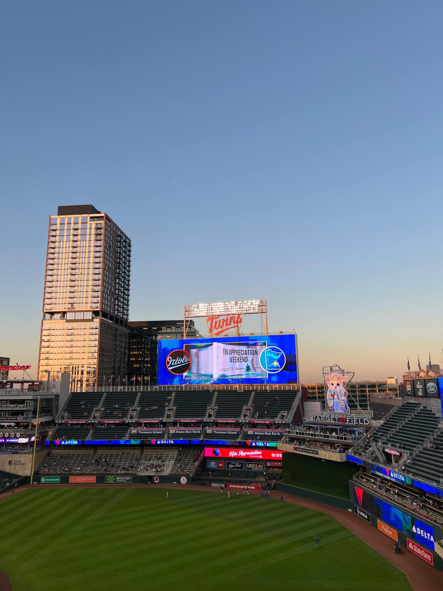 Stadium Scoreboards: Standard Scoreboard + Largest Size Ever